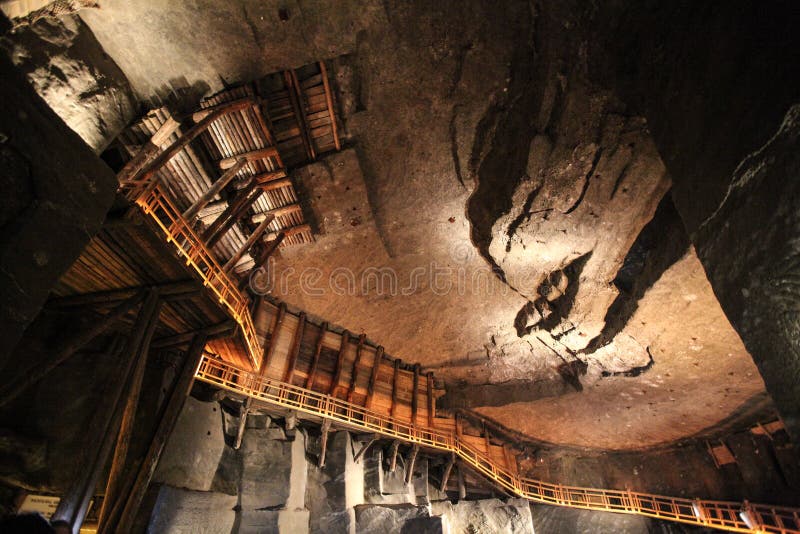 Interior En Minas De Sal En Wieliczka Foto de archivo editorial ...