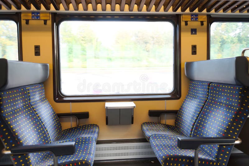 Interior moderno del tren imagen editorial. Imagen de viaje - 57105475