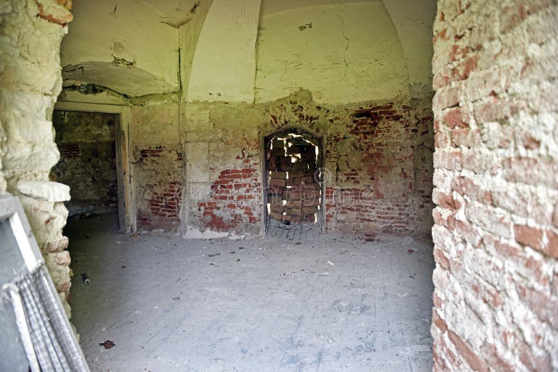 272 Room Inside Old Castle Ruins Stock Photos - Free & Royalty-Free ...