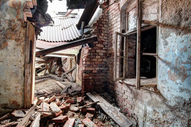 Old Crumbling Building with Zanzibarian Wooden Door Stock Photo - Image ...