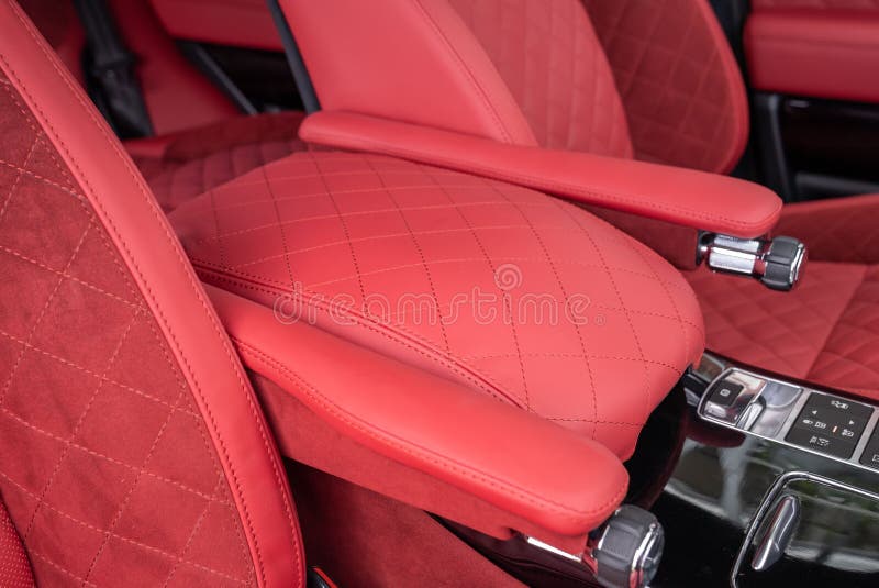 Interior Rojo De Un Coche Moderno Imagen de archivo - Imagen de rojo ...