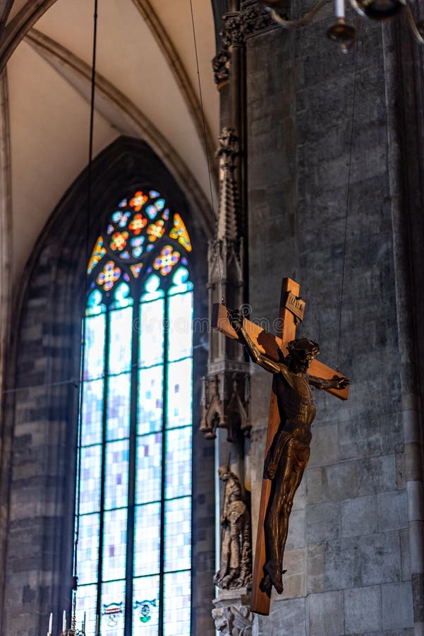 Interior of St. Stephen Cathedral Stephansdom in Stephansplatz in ...