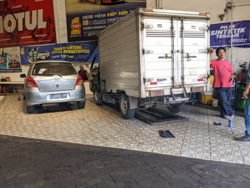 Interior View of an Auto Repair Shop Editorial Photo - Image of garage ...