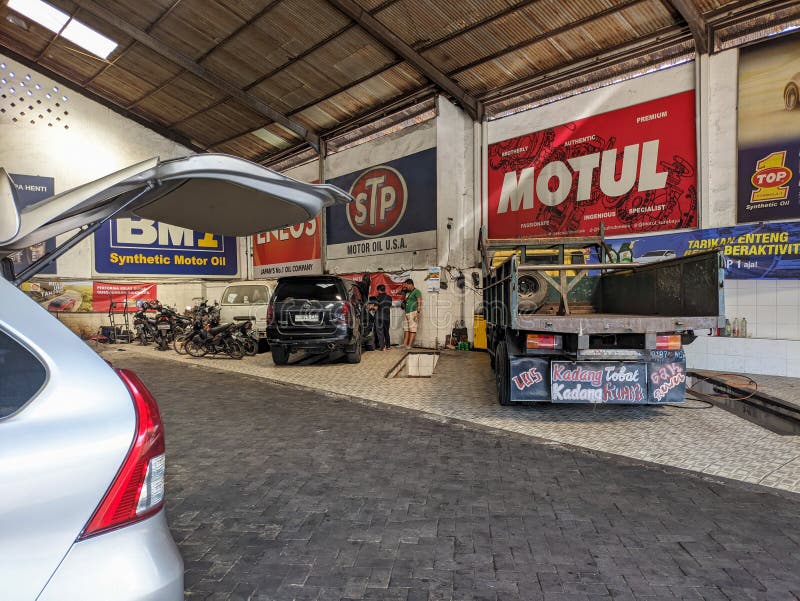 Interior View of an Auto Repair Shop Editorial Photo - Image of station ...