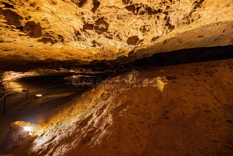 Interior View of the Meramec Caverns Stock Photo - Image of landscape ...