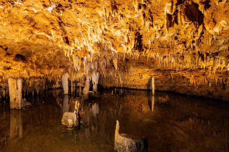Interior View of the Meramec Caverns Stock Photo - Image of rock, light ...