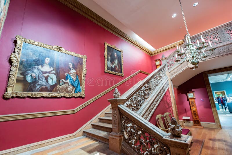Interior View of the Metropolitan Museum of Art Editorial Stock Photo ...