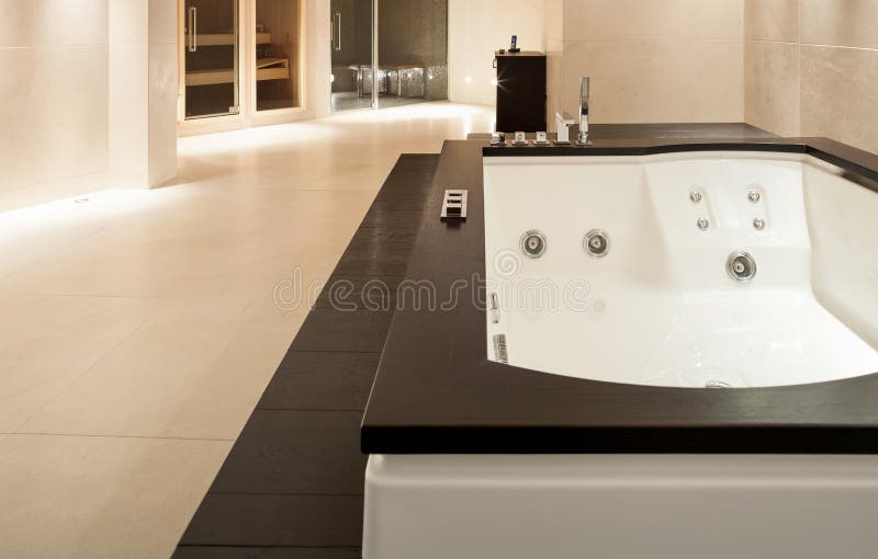 Banheiro com Jacuzzi foto de stock. Imagem de personalizado - 57383424