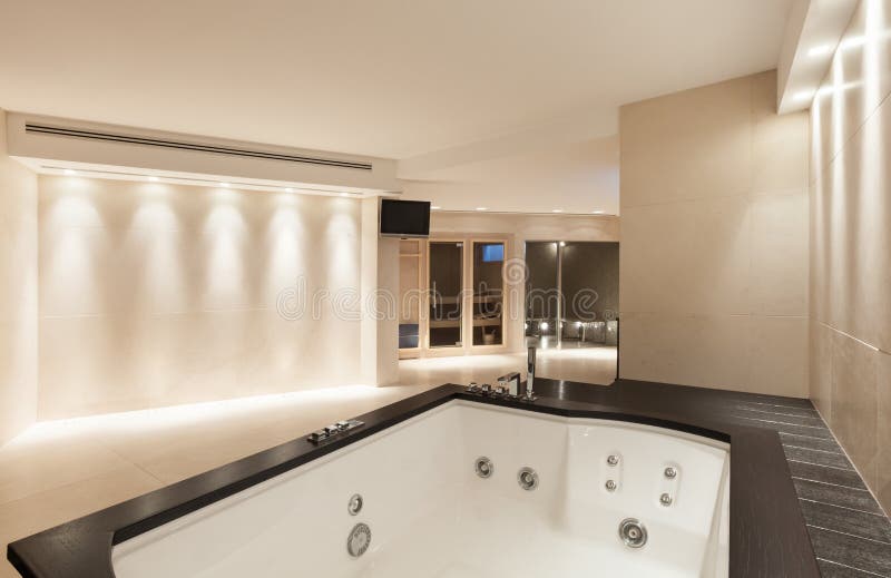 Banheiro com Jacuzzi foto de stock. Imagem de personalizado - 57383424