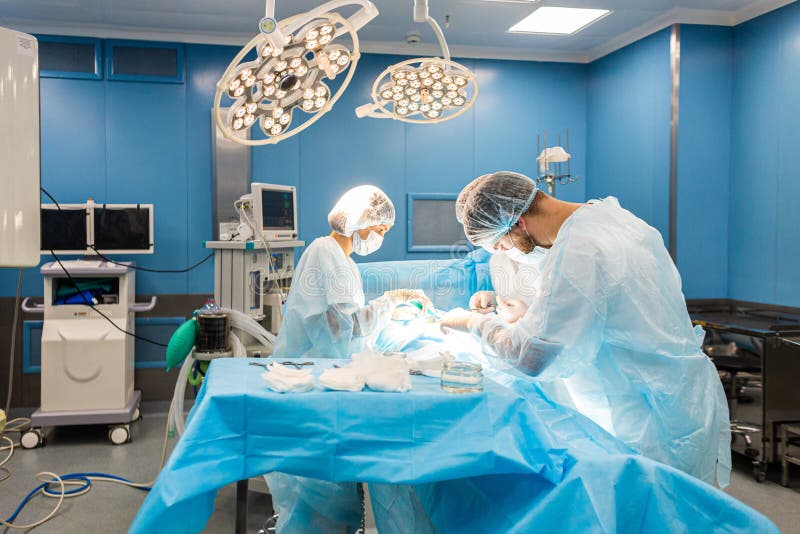 An International Team of Doctors Performs a Complex Surgical Operation ...