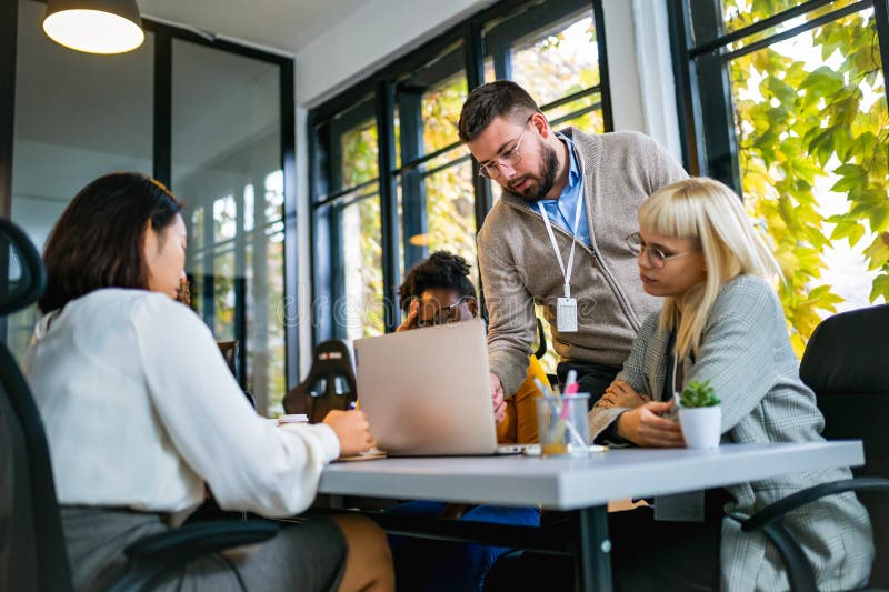IBusiness People and Team Leader Having Teamwork Discussion Managing ...