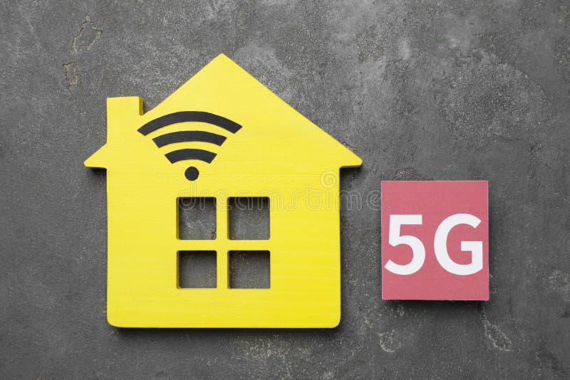 Internet Concept. Yellow House Model and 5G Red Card on Grey Table ...