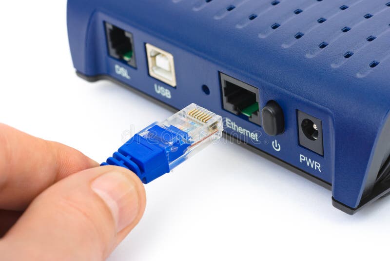 Internetkabel in De Hand En Modem Stock Afbeelding - Image of ...