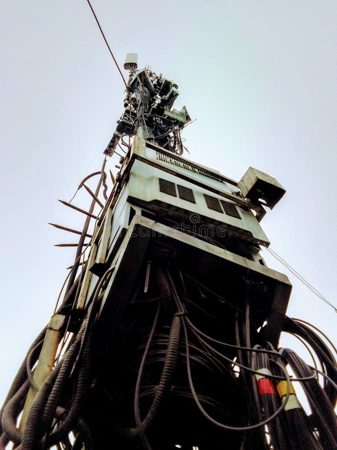 Internet Signal Installation Poles To Make it Easier To Receive ...