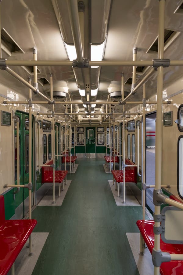 Interno Del Carro Di Un Vecchio Treno Ripristinato Fotografia Stock ... Interno Del Carro Di Un Vecchio Treno Ripristinato Fotografia Stock ...