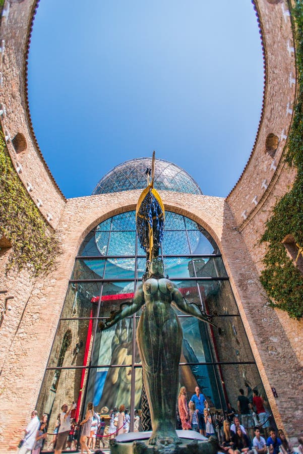 Interno Della Casa Del Museo Di Salvador Dali Immagine Stock - Immagine ...