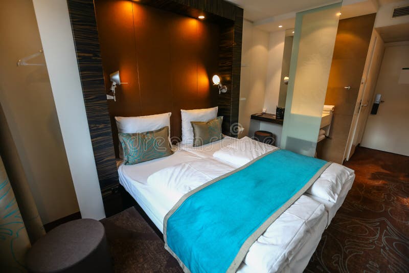 Interno Di Camera Di Albergo Moderna Di Lusso Immagine Stock - Immagine ...