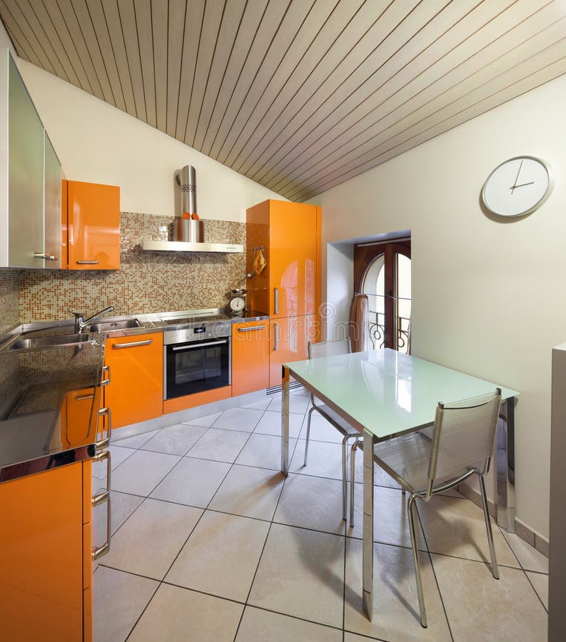 Interno Di Una Casa, Cucina Domestica Immagine Stock - Immagine di ...