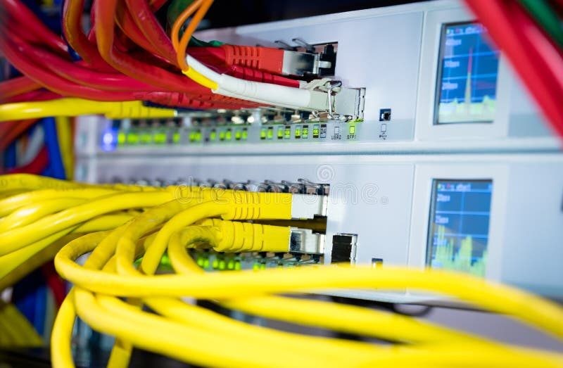 Interruptor De Red Del Servidor Del Ordenador Y Cable, Eje De Ethernet ...