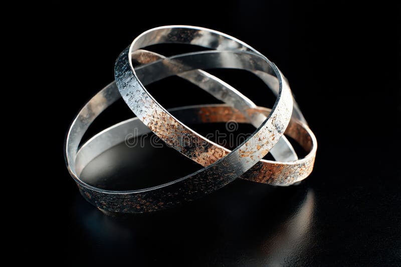 Intertwined Minimalist Metallic Rings with Reflective Surfaces and ...