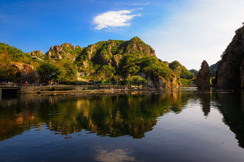 The Inverted Reflection in Water Stock Image - Image of nature, bingyu ...