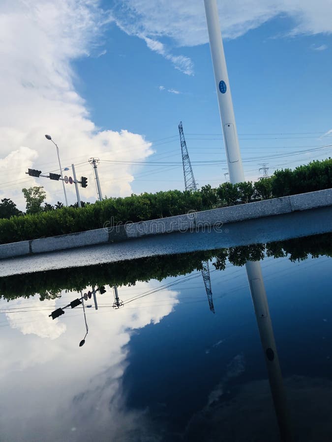 Inverted Reflection in Water Stock Image - Image of dock, blue: 214418145