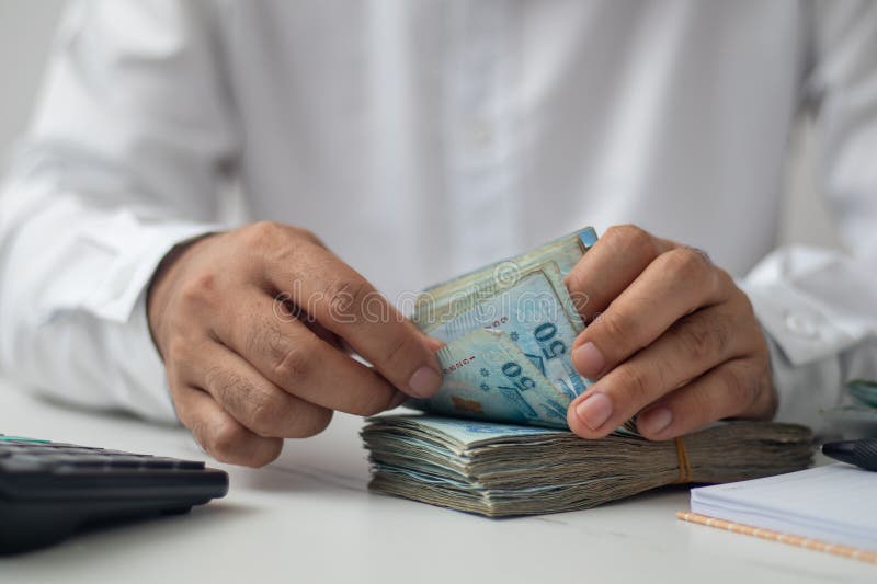 Investors are Counting Banknotes in Their Hands Stock Image - Image of ...