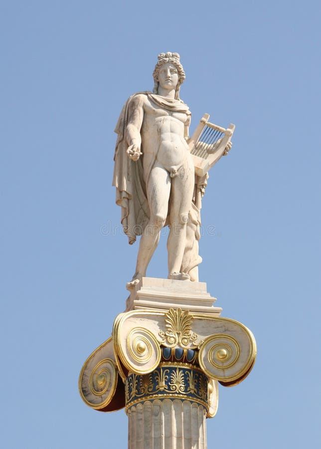 Ionische Zuil Met Een Standbeeld Van Apollo Stock Foto - Image of kolom ...