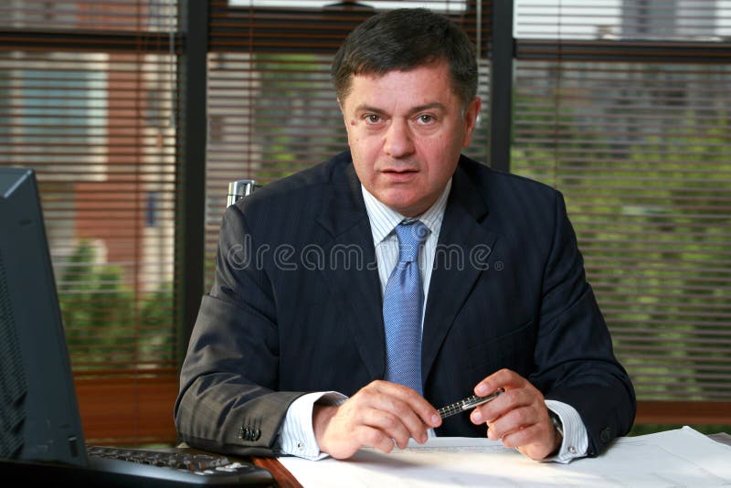 Ionut Costea photo éditorial. Image du président, finances - 33934496