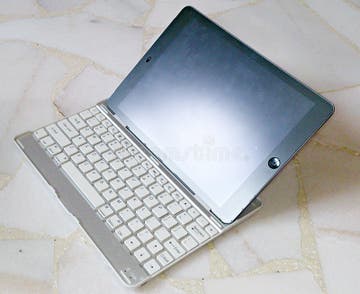 Ipad Air on Bluetooth Keyboard Editorial Photo - Image of bluetooth ...