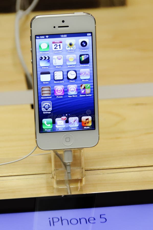 IPhone 5 launch in London editorial stock image. Image of telephone ...