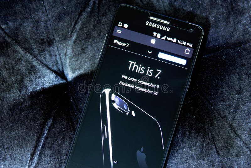 Iphone 7 on Apple Official Home Page Editorial Photography - Image of ...