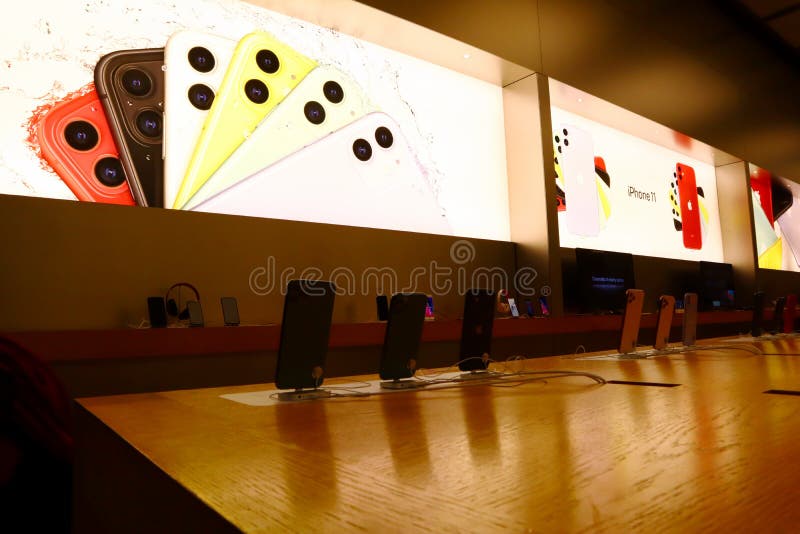 IPhone 11 Inside the Apple Store Editorial Stock Image - Image of ...