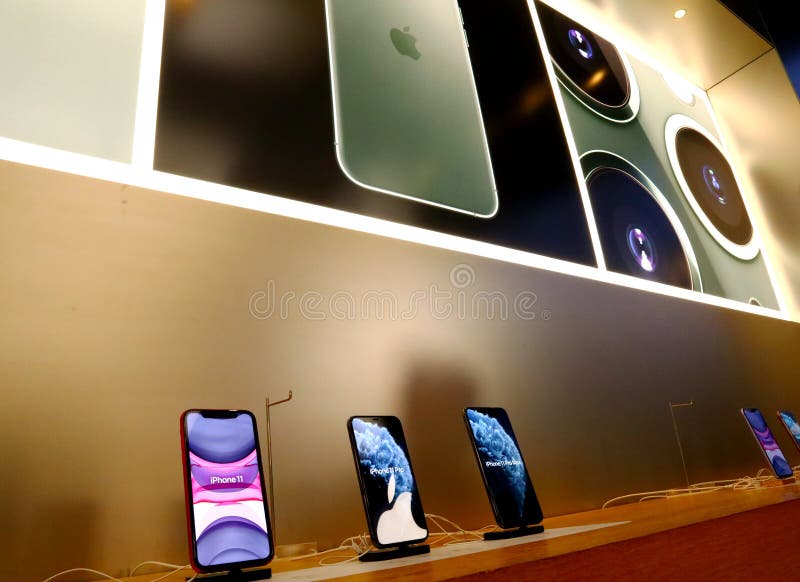 IPhone 11 Inside the Apple Store Editorial Stock Image - Image of ...