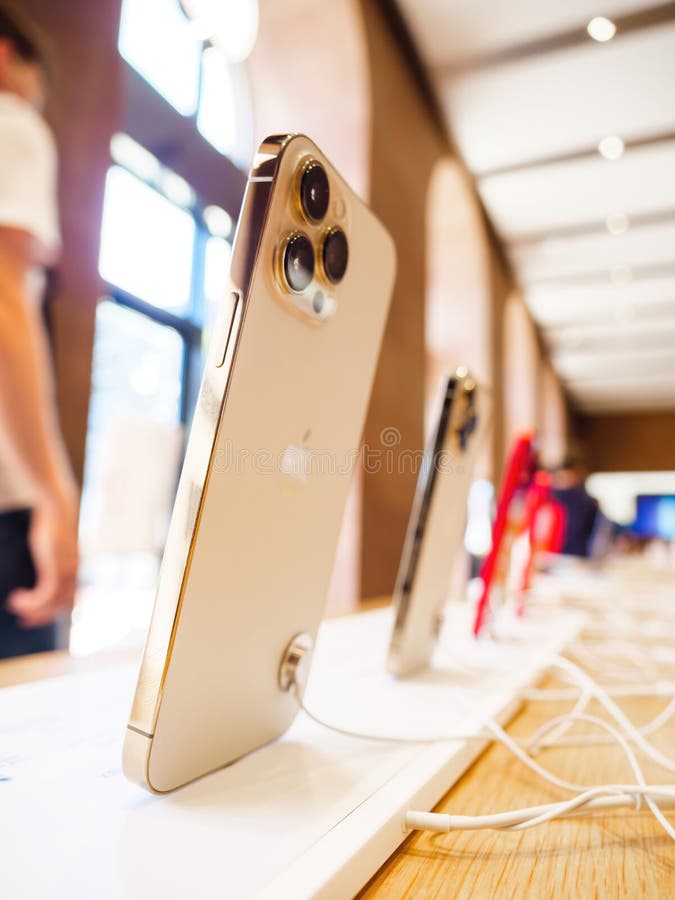 IPhone 13 Pro Smartphones Including the Max Version Inside Apple Store ...