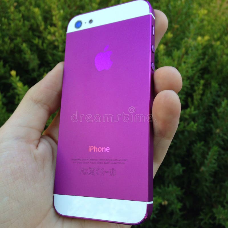 Iphone roxo imagem editorial. Imagem de roxo, costume - 51604965