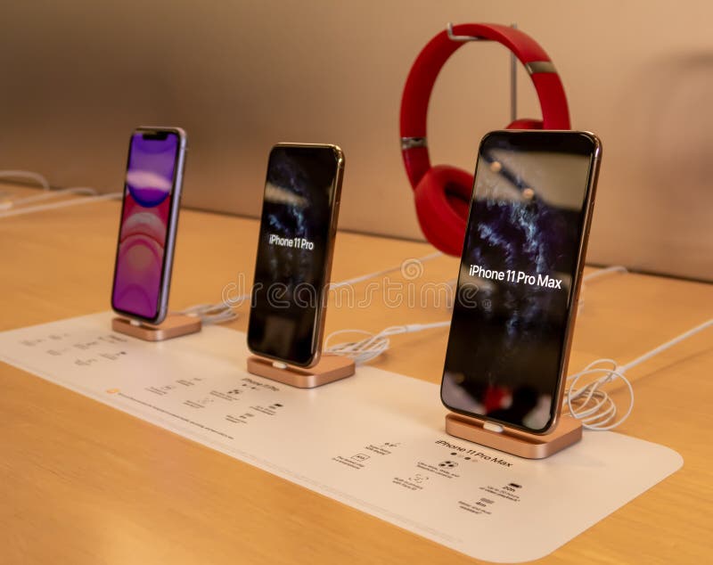 IPhones on Display in an Apple Store Editorial Photo - Image of brands ...