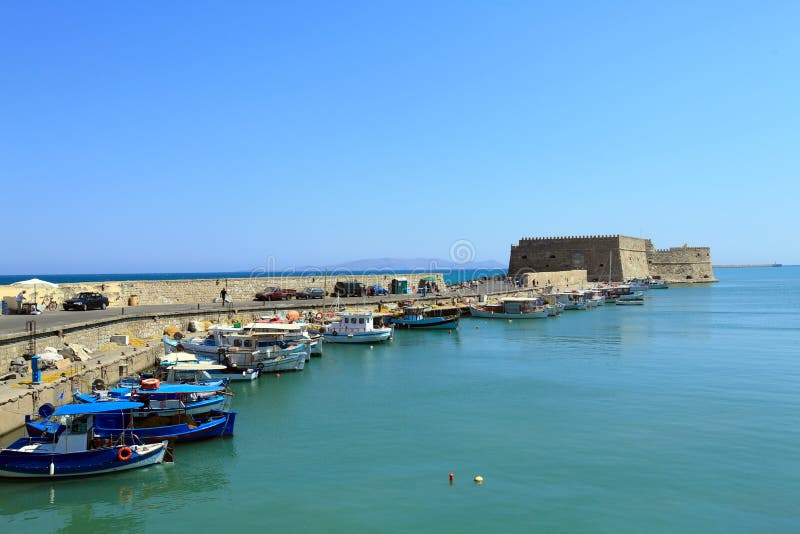 Hafen Und Festung Von Heraklion, Kreta Stockbild - Bild von ufer ...