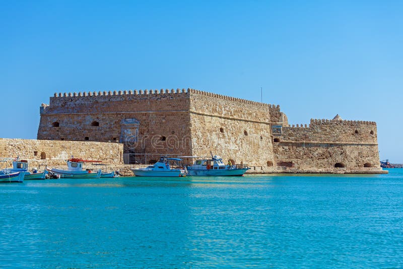 Iraklio-Hafen Und Festung, Kreta Stockfoto - Bild von nave, sommer ...
