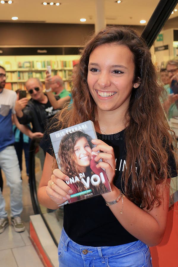 Iris Ferrari Youtuber, Italia Foto de archivo editorial - Imagen de diafragma, ibis: 116999818