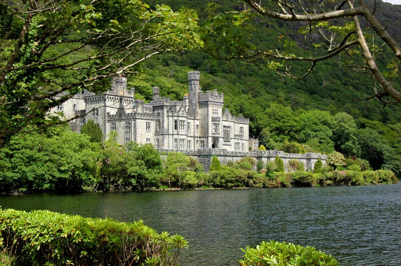 Irish lake kylemore abbey editorial stock image. Image of girls - 6995749