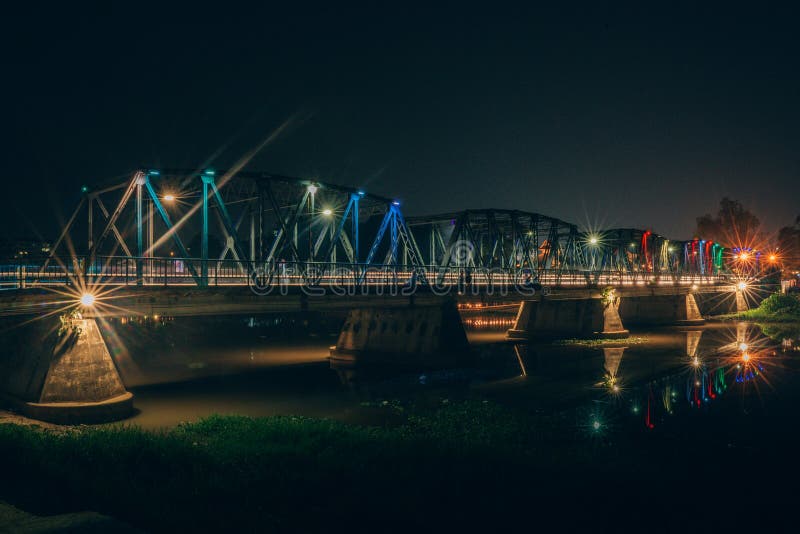 Iron Bridge night view editorial photography. Image of traffic - 148045642