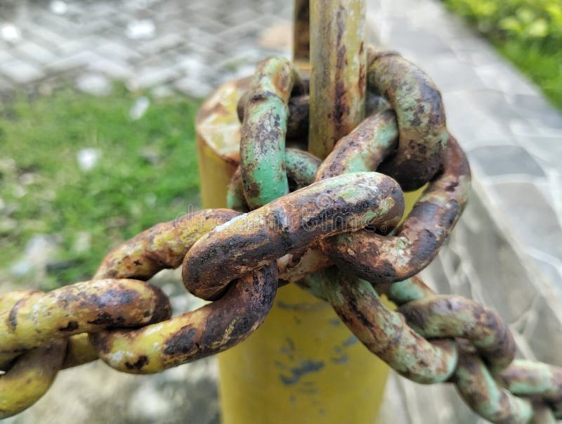 The iron chain rusts stock image. Image of effect, construction - 374254885