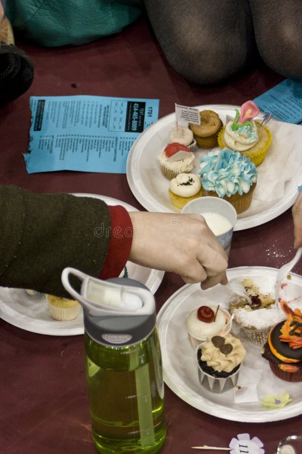 Iron Cupcake Milwaukee editorial stock image. Image of baking - 18320474