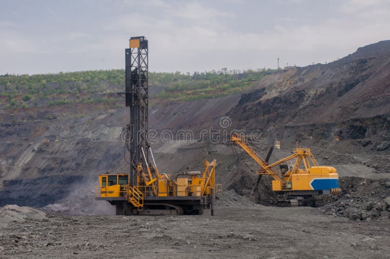Iron ore quarry machinery stock image. Image of equipment - 213573089
