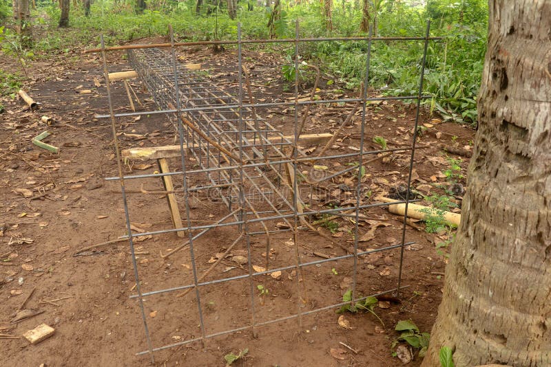 Iron Steel for Making the Skeleton of Concrete Column on Wooden Support ...