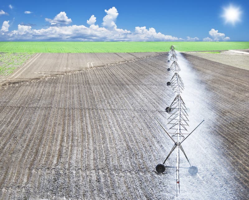 Irrigation Pivot System Stock Photos - Download 1,609 Royalty Free Photos