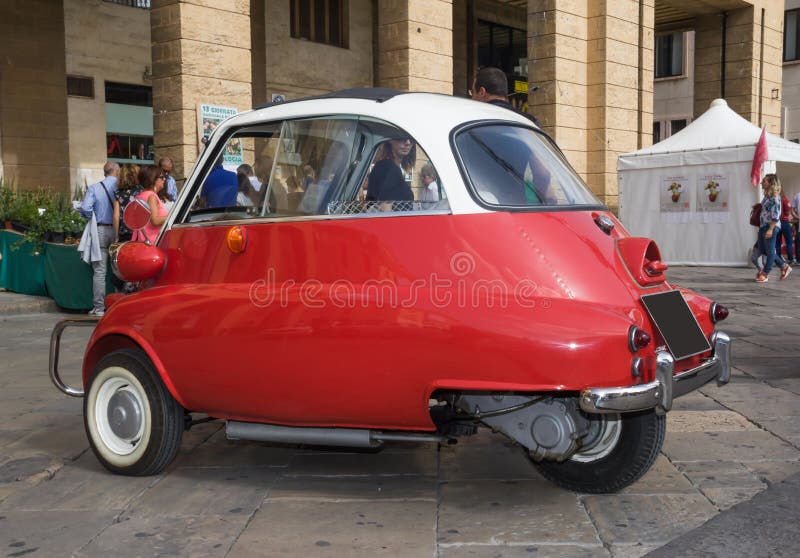 Isetta de BMW tricycle photographie éditorial. Image du roue - 46249127