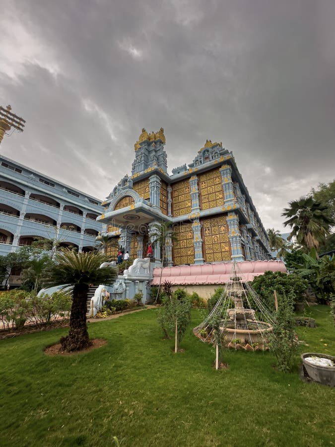 ISKCON Temple editorial photo. Image of palace, gold - 288524331