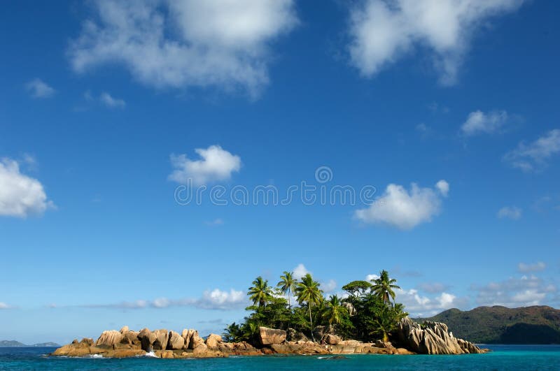 Isla imagen de archivo. Imagen de granito, playa, vacaciones - 4180875
